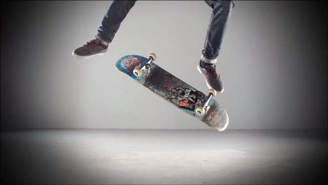 Kickflip bilder – Bläddra bland 1,943 stockfoton, vektorer och videor ...