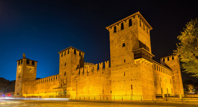 รูปภาพCastelvecchio – เลือกดูภาพถ่ายสต็อก เวกเตอร์ และวิดีโอ3,155 ...
