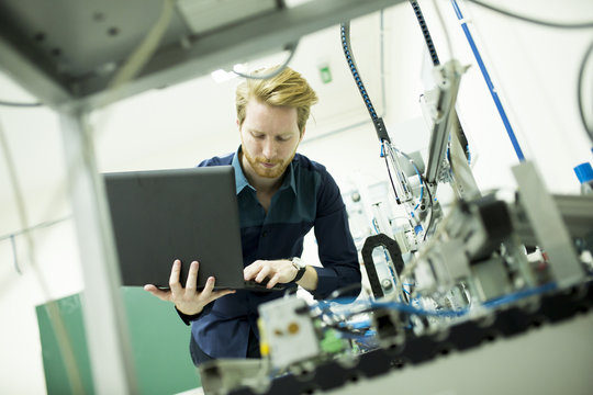 Techniker-Bilder: Stock-Fotos & -Videos. | Adobe Stock