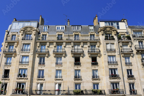 "immeuble parisien" photo libre de droits sur la banque d'images ...