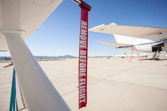 "Remove Before Flight" 이미지 – 찾아보기 148 스톡 사진, 벡터 및 비디오 | Adobe Stock