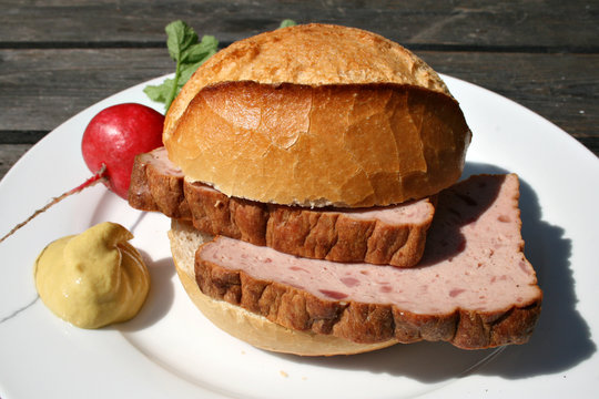 Leberkäsesemmel-Bilder: Stock-Fotos & -Videos. | Adobe Stock