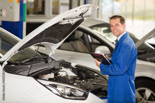 "Auto Repair Shop Manager" 스톡 사진, 로열티프리 이미지 : Fotolia.com - 이미지 100538286