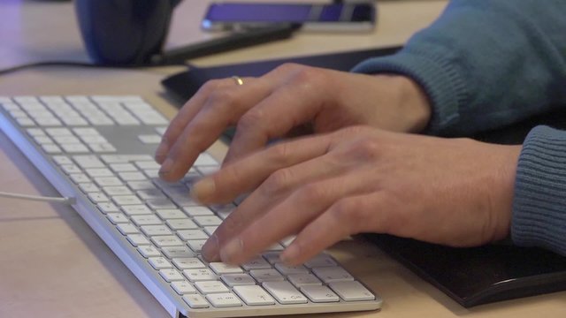 Afbeeldingen over "Blind Typing" – Blader in stockfoto's, vectoren en ...