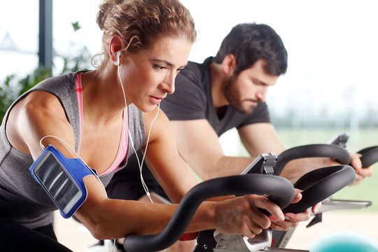 Spinning Bilder – Durchsuchen 445,690 Archivfotos, Vektorgrafiken und ...