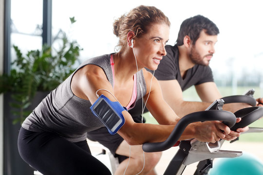 Spinning Bilder – Durchsuchen 445,690 Archivfotos, Vektorgrafiken und ...