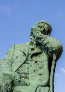 Denkerpose Bilder – Durchsuchen 141 Archivfotos, Vektorgrafiken und ...