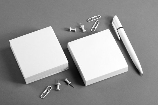 Memo Pad Mockup Bilder – Durchsuchen 324,552 Archivfotos ...