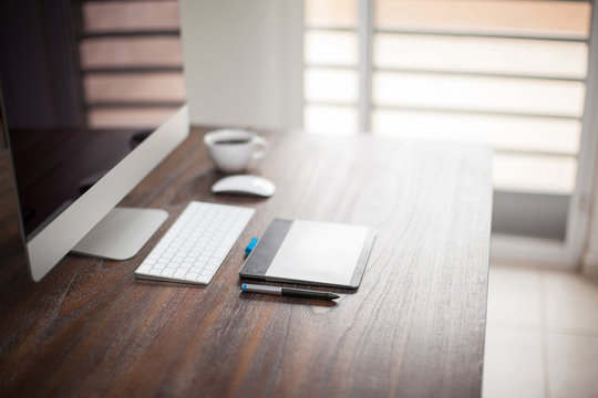 Illustrator Desk Images – Browse 15,896 Stock Photos, Vectors, and ...