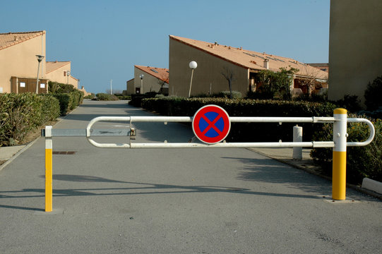 「Obstruer」の写真素材 | 32件の無料イラスト画像 | Adobe Stock