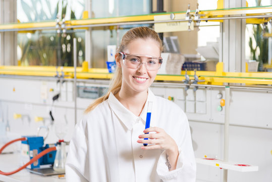 Laborantin Bilder – Durchsuchen 8,110 Archivfotos, Vektorgrafiken und ...