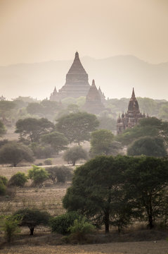 "Temples Of Bagan"-Bilder: Stock-Fotos & -Videos. | Adobe Stock