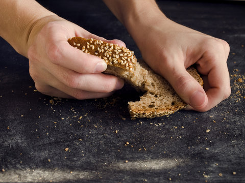 รูปภาพ"Breaking Bread" – เลือกดูภาพถ่ายสต็อก เวกเตอร์ และวิดีโอ307 ...