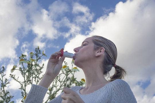 Imagens de Inhale – Explore Fotografias do Stock, Vetores e Vídeos de ...