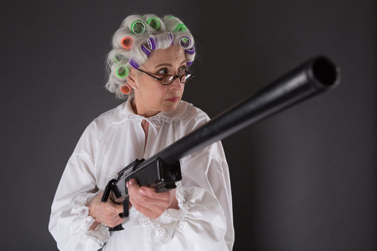 Granny Gun Bilder – Durchsuchen 704 Archivfotos, Vektorgrafiken und ...