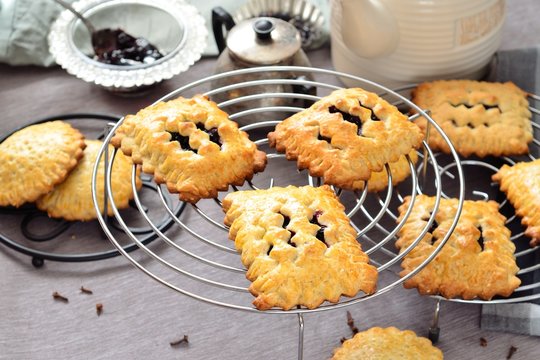 Pirog Bilder – Durchsuchen 2,898 Archivfotos, Vektorgrafiken und Videos ...