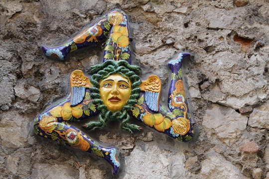 Trinacria Immagini - Sfoglia 1,148 foto, vettoriali e video Stock ...