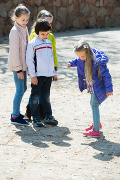 Jumpsies bilder – Bläddra bland 69 stockfoton, vektorer och videor ...