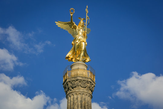 รูปภาพGoldelse – เลือกดูภาพถ่ายสต็อก เวกเตอร์ และวิดีโอ1,367 | Adobe Stock
