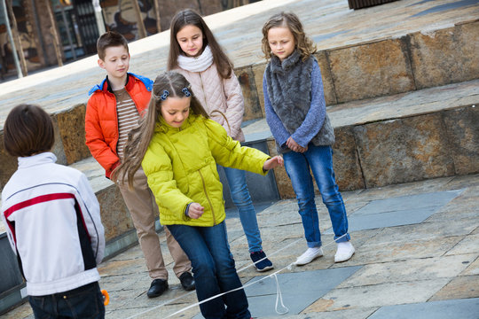 Jumpsies bilder – Bläddra bland 69 stockfoton, vektorer och videor ...