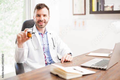 "Doctor recommending some medicine" Stockfotos und lizenzfreie Bilder ...