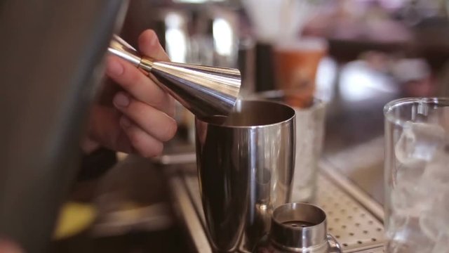 Barkeeping Bilder – Durchsuchen 1,179 Archivfotos, Vektorgrafiken und ...