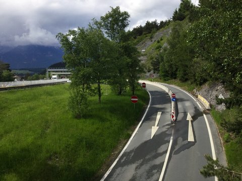 Autobahnauffahrt bilder – Bläddra bland 259 stockfoton, vektorer och ...