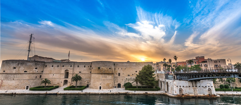 Tarent - Images et vidéos libres de droits | Adobe Stock