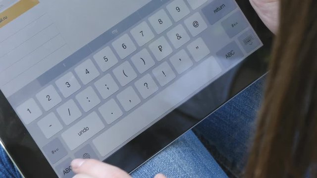 Typing On Ipad Images – Browse 7,136 Stock Photos, Vectors, and Video ...