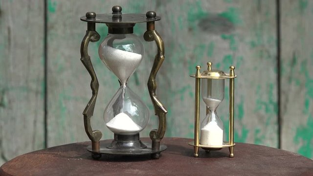 "Sand Clocks" - Images et vidéos libres de droits | Adobe Stock