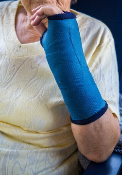 Gipsarm-Bilder: Stock-Fotos & -Videos. | Adobe Stock