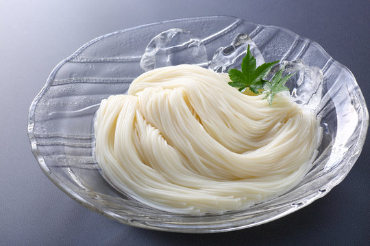 「そうめん」の写真素材 | 27,106件の無料イラスト画像 | Adobe Stock