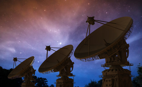 รูปภาพ"Satellite Dish" – เลือกดูภาพถ่ายสต็อก เวกเตอร์ และวิดีโอ33,460 ...