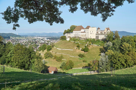 รูปภาพLenzburg – เลือกดูภาพถ่ายสต็อก เวกเตอร์ และวิดีโอ481 | Adobe Stock