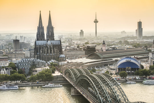 รูปภาพKoln – เลือกดูภาพถ่ายสต็อก เวกเตอร์ และวิดีโอ101,275 | Adobe Stock