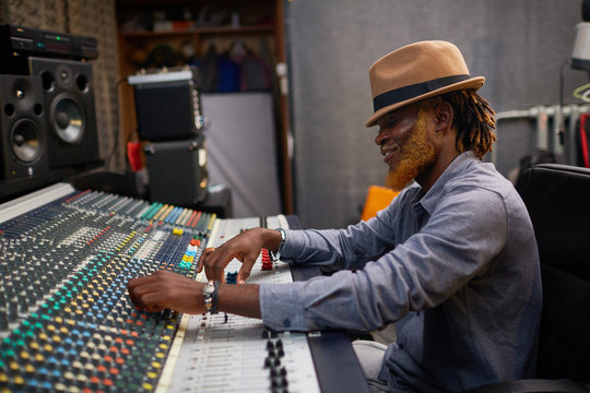 Sound-Operator Images – Browse 23 Stock Photos, Vectors, and Video ...