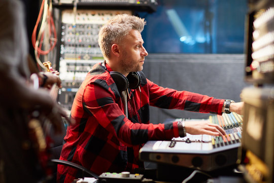 Sound-Operator Images – Browse 23 Stock Photos, Vectors, and Video ...