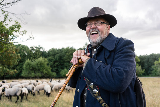 Hirtenstock Bilder – Durchsuchen 758 Archivfotos, Vektorgrafiken und ...