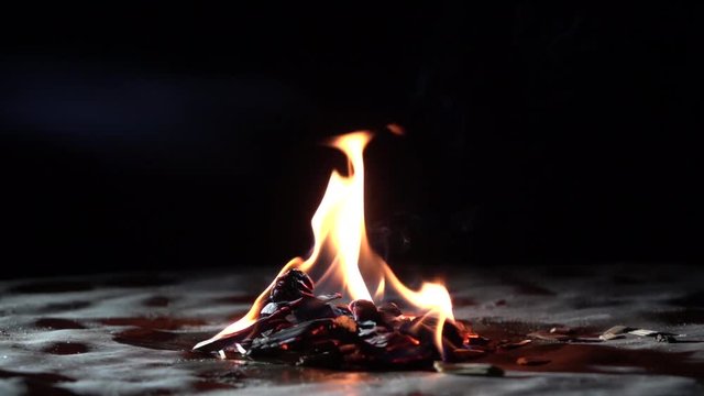 "Small Fire" Bilder – Durchsuchen 118 Archivfotos, Vektorgrafiken und ...