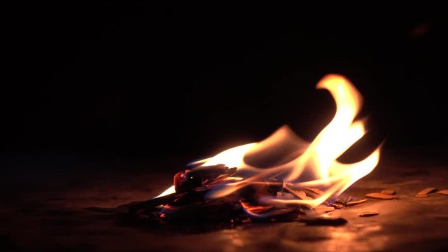 "Small Fire" Bilder – Durchsuchen 118 Archivfotos, Vektorgrafiken und ...