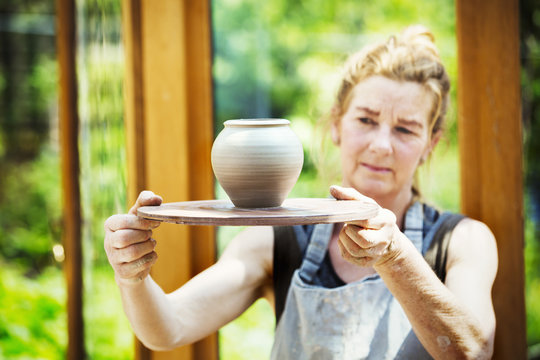 Engobe bilder – Bläddra bland 340 stockfoton, vektorer och videor ...