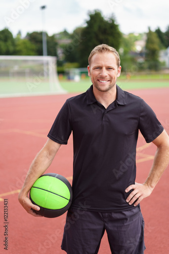 "sportlehrer mit basketball" Stockfotos und lizenzfreie Bilder auf ...