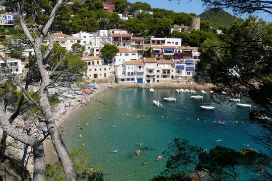 Begur bilder – Bläddra bland 1,986 stockfoton, vektorer och videor ...