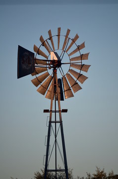 Windpomp Bilder – Durchsuchen 994 Archivfotos, Vektorgrafiken und ...