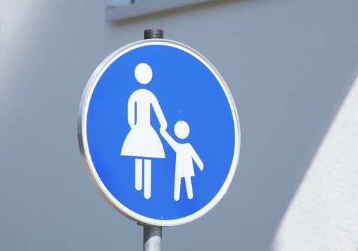 Gehweg-Schild Bilder – Durchsuchen 3,533 Archivfotos, Vektorgrafiken ...