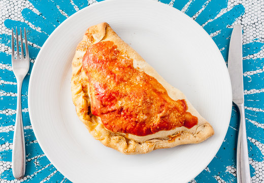 Calzone Bilder – Durchsuchen 6,987 Archivfotos, Vektorgrafiken und ...