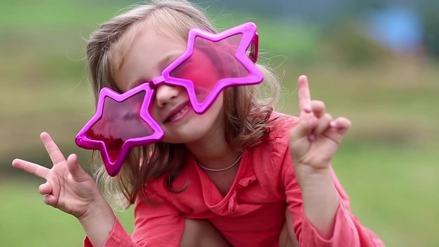 Grimacer Bilder – Durchsuchen 213 Archivfotos, Vektorgrafiken und ...