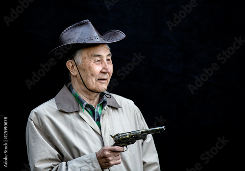 "portrait of an old man with a gun" Imagens e fotos de stock Royalty ...