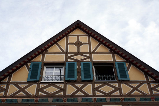 รูปภาพGiebel – เลือกดูภาพถ่ายสต็อก เวกเตอร์ และวิดีโอ23,511 | Adobe Stock