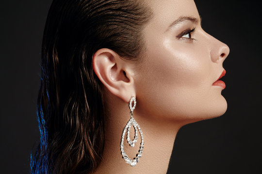 Women Side Profile Earrings Images – Browse 1,406 Stock Photos, Vectors ...